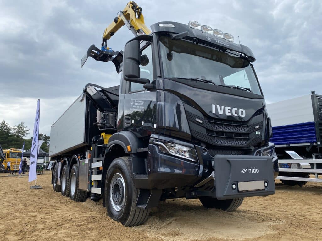 E-PTO voor Epsilon Q170 op IVECO X-way 480 | Grondverzet Kerssies, De ...